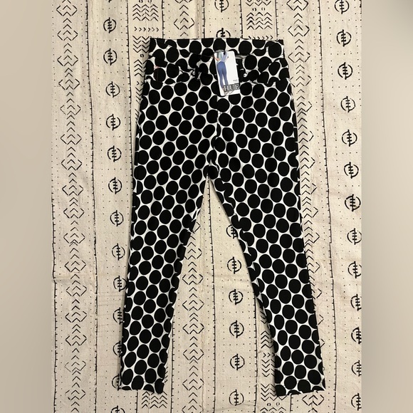 HUE | Pants & Jumpsuits | Hue Capri Xs Black White Polka Dot | Poshmark
